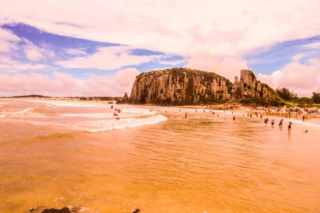 Praia de Torres, no RS: como chegar e quais as melhores praias para ...